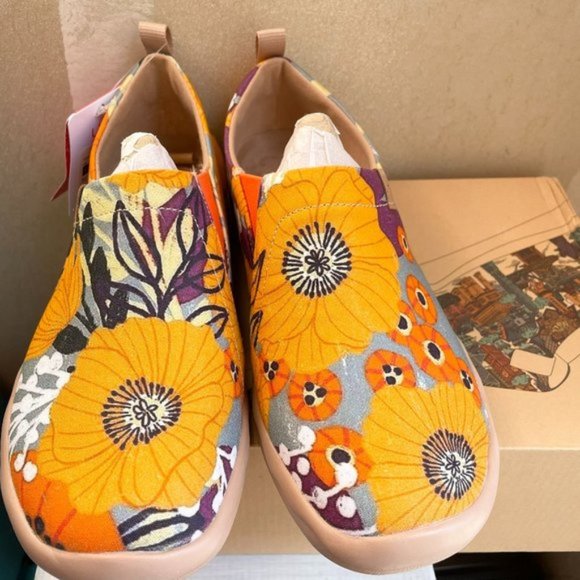 UIN | Shoes | Nwt Uin Slip On Shoes Canvas Comfortable Marigolds | Poshmark